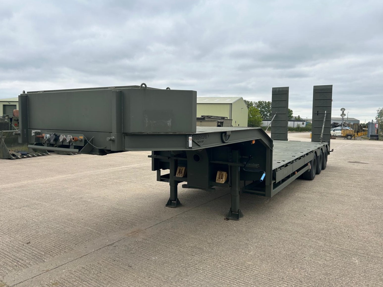 Broshuis E2130 Tri Axle Step Frame Low Loader Trailer