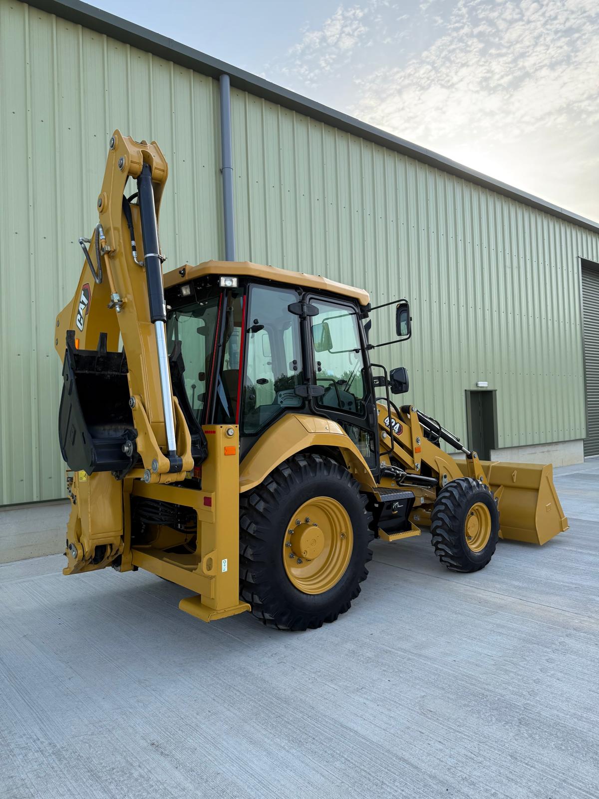 CAT 424 Backhoe Loader 4WD Direct sales & actions of - UK - Witham ...