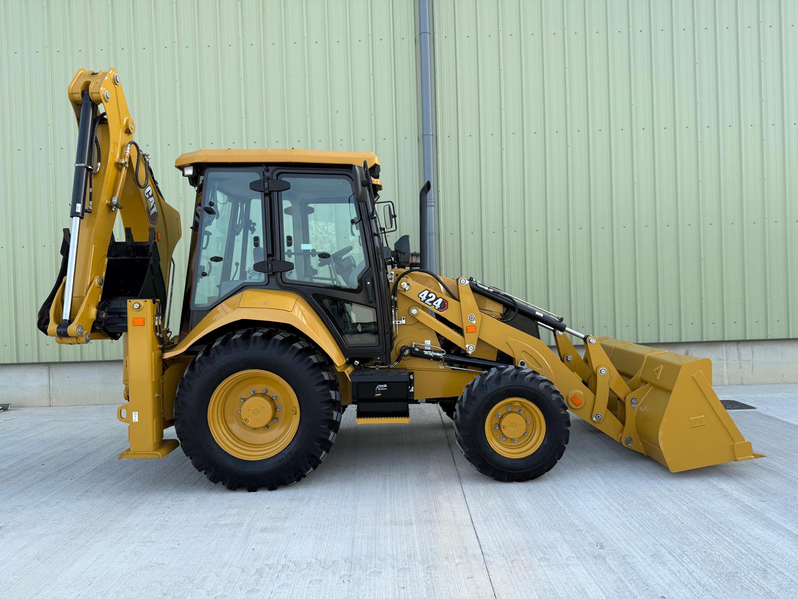 CAT 424 Backhoe Loader 4WD Direct sales & actions of - UK - Witham ...