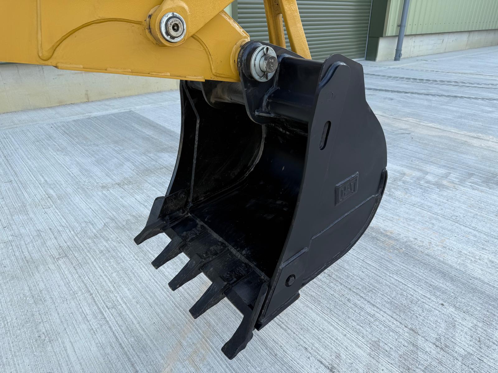 CAT 424 Backhoe Loader 4WD Direct sales & actions of - UK - Witham ...