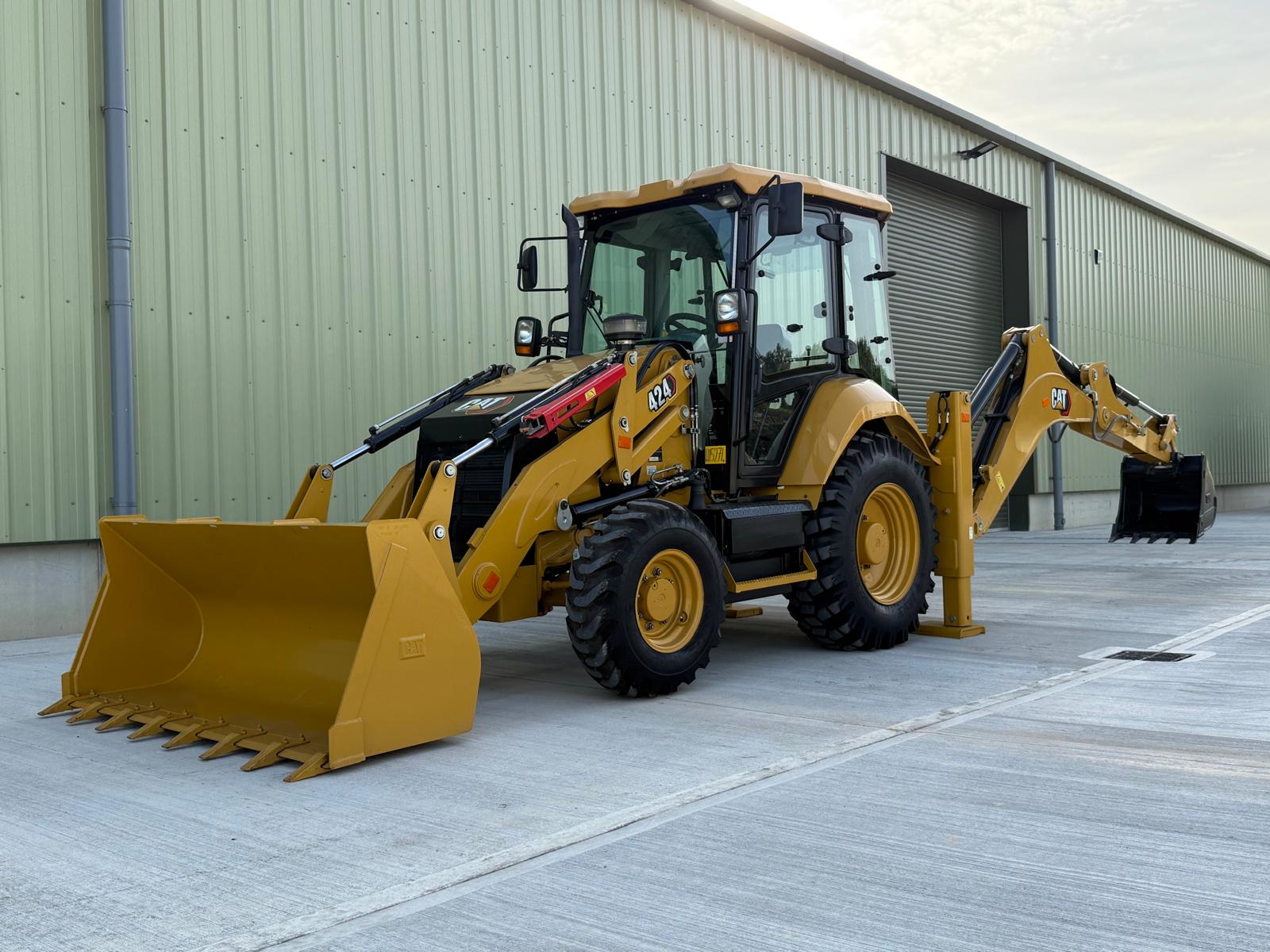 CAT 424 Backhoe Loader 4WD Direct sales & actions of - UK - Witham ...