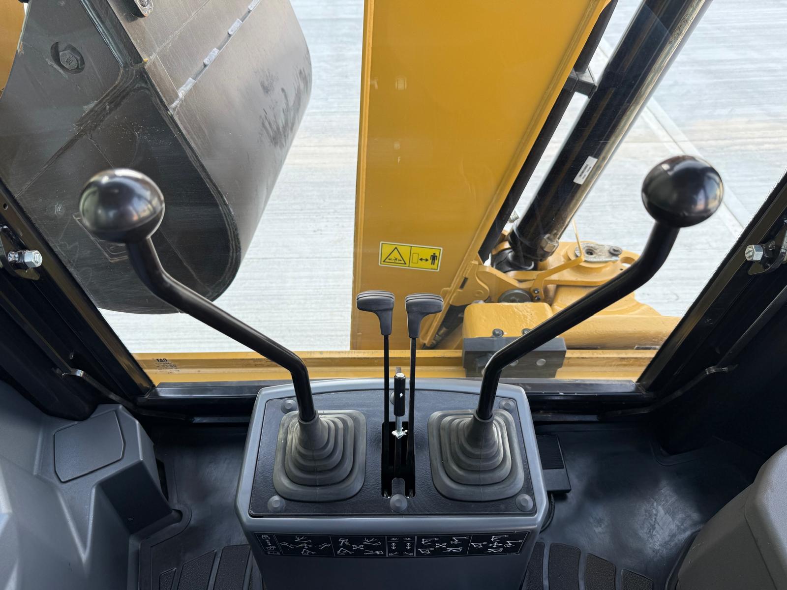 CAT 424 Backhoe Loader 4WD Direct sales & actions of - UK - Witham ...