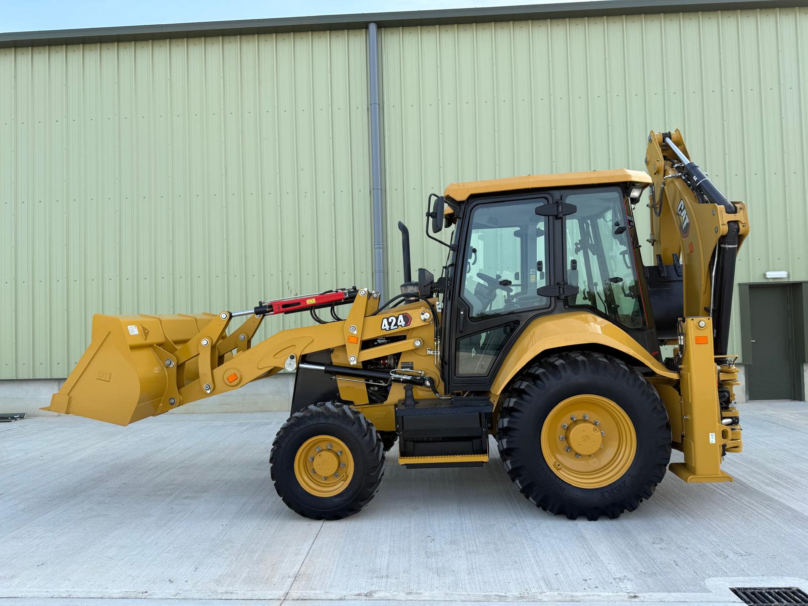 CAT 424 Backhoe Loader 4WD Direct sales & actions of - UK - Witham ...