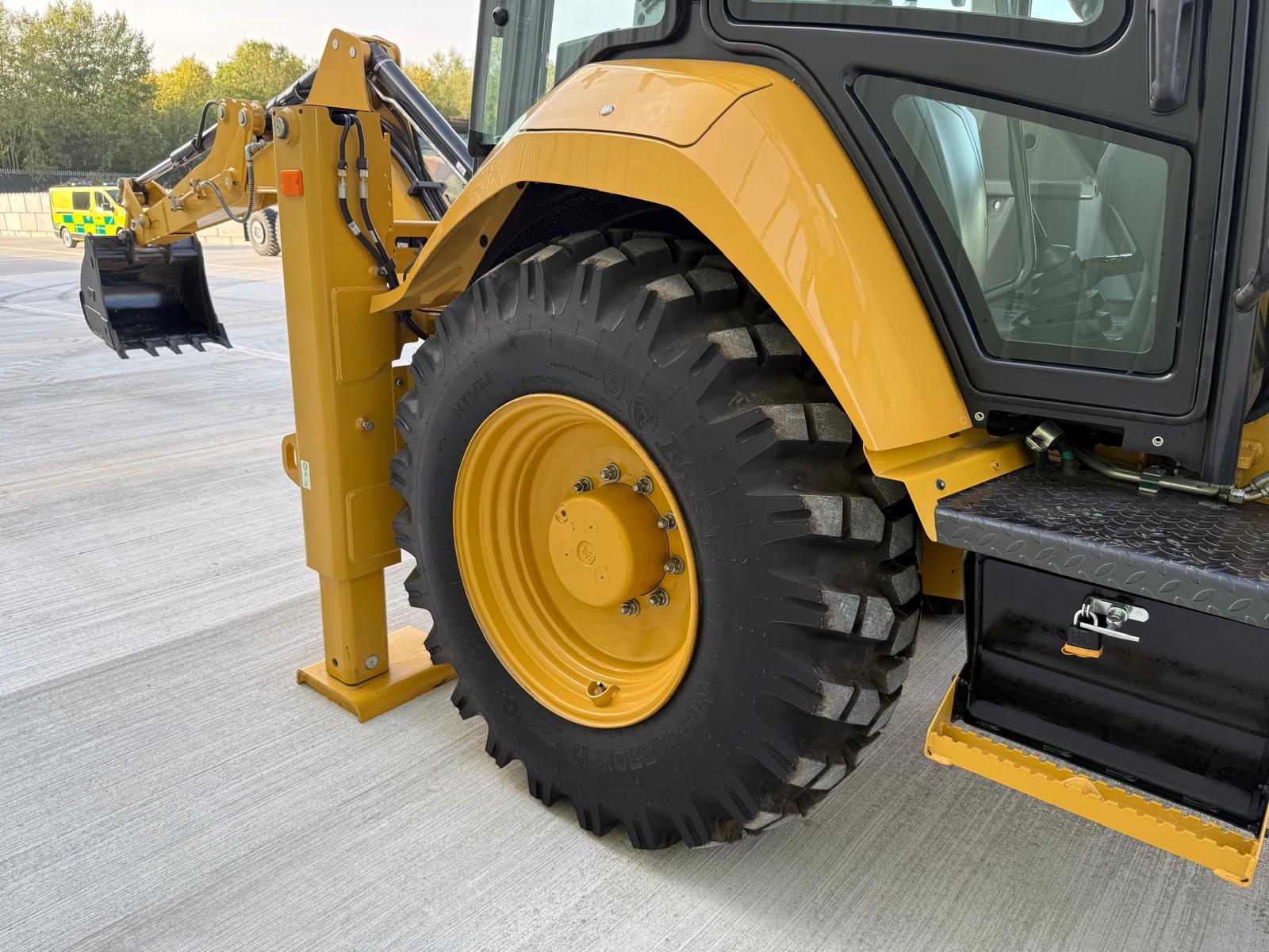 CAT 424 Backhoe Loader 4WD Direct sales & actions of - UK - Witham ...