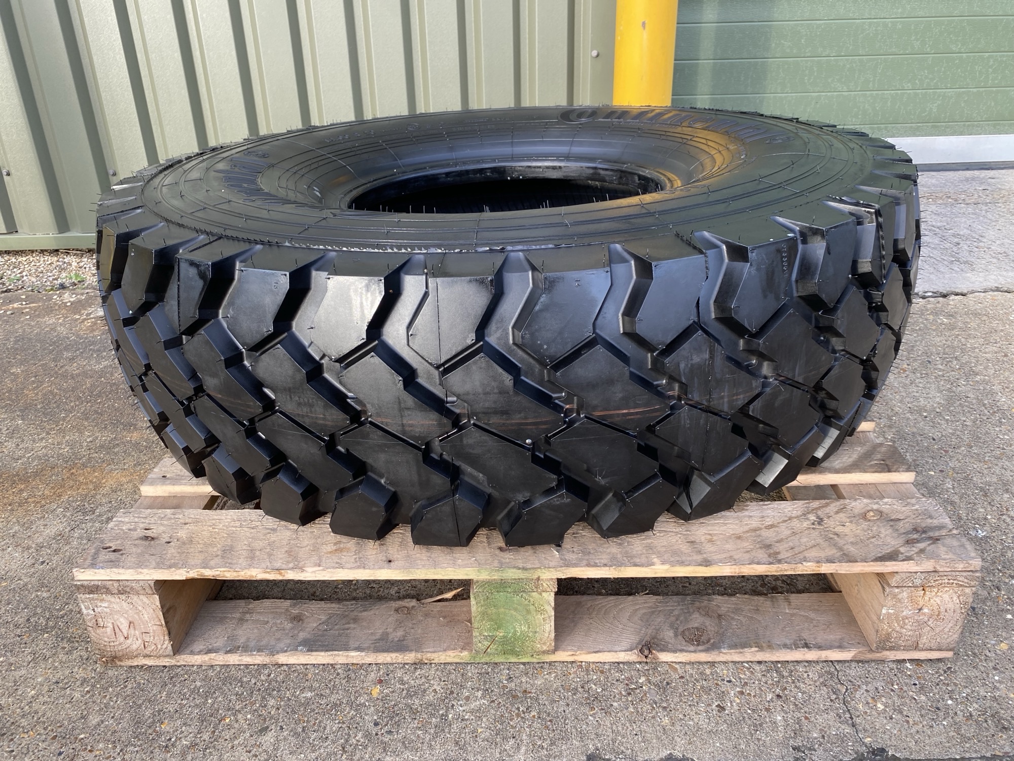 Continental 14.00 R20 HCS Tyre, Unused Direct sales & - Witham ...
