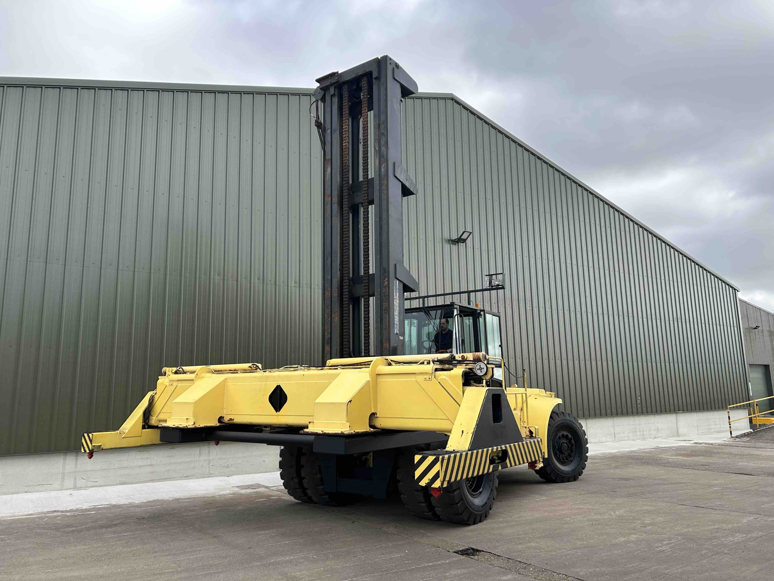 Hyster H32.00F-16CH: Container Handler | Witham Specialist