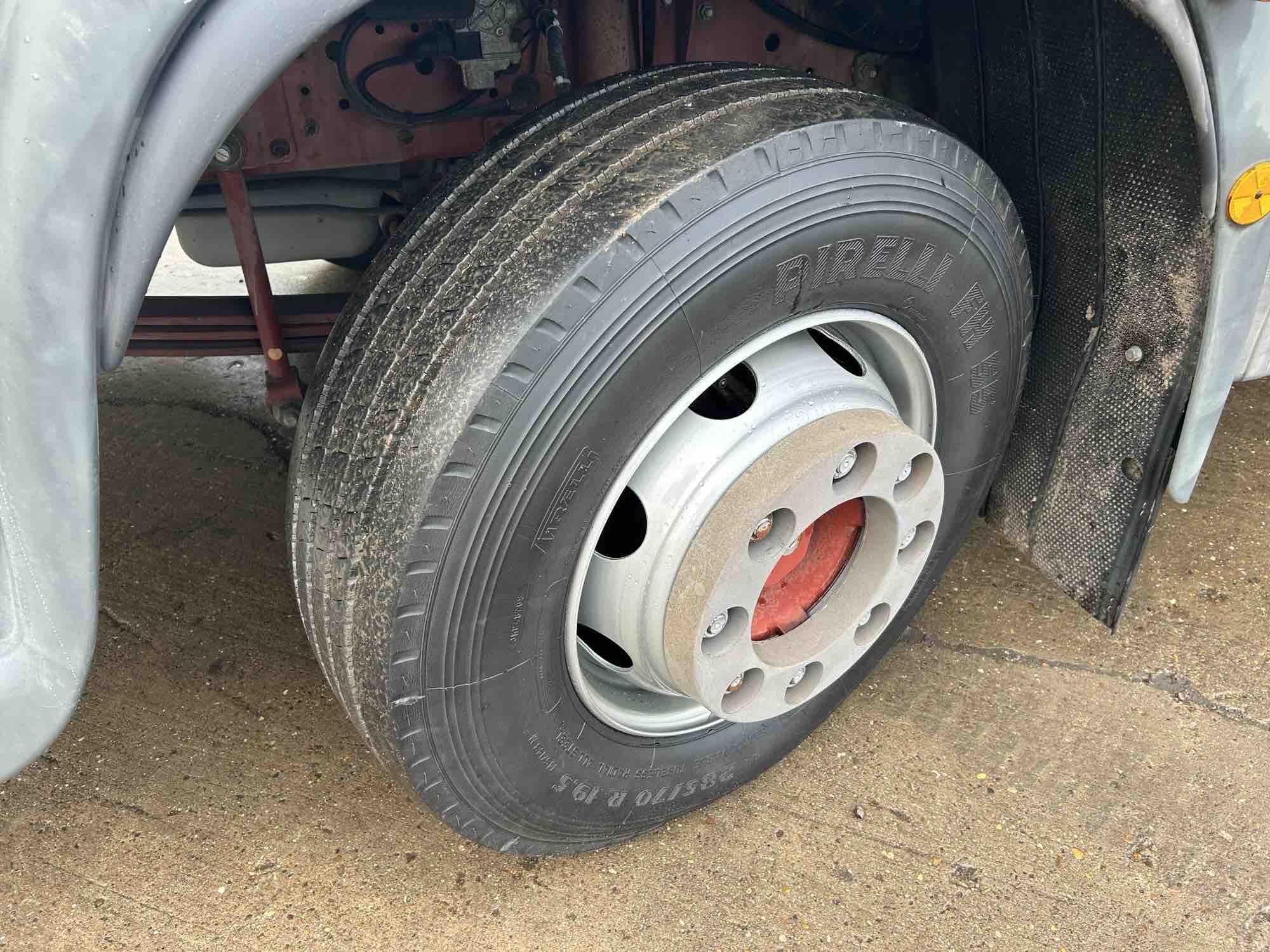 Iveco Euro Cargo 150/E21 Aircraft : Maintenance Lift