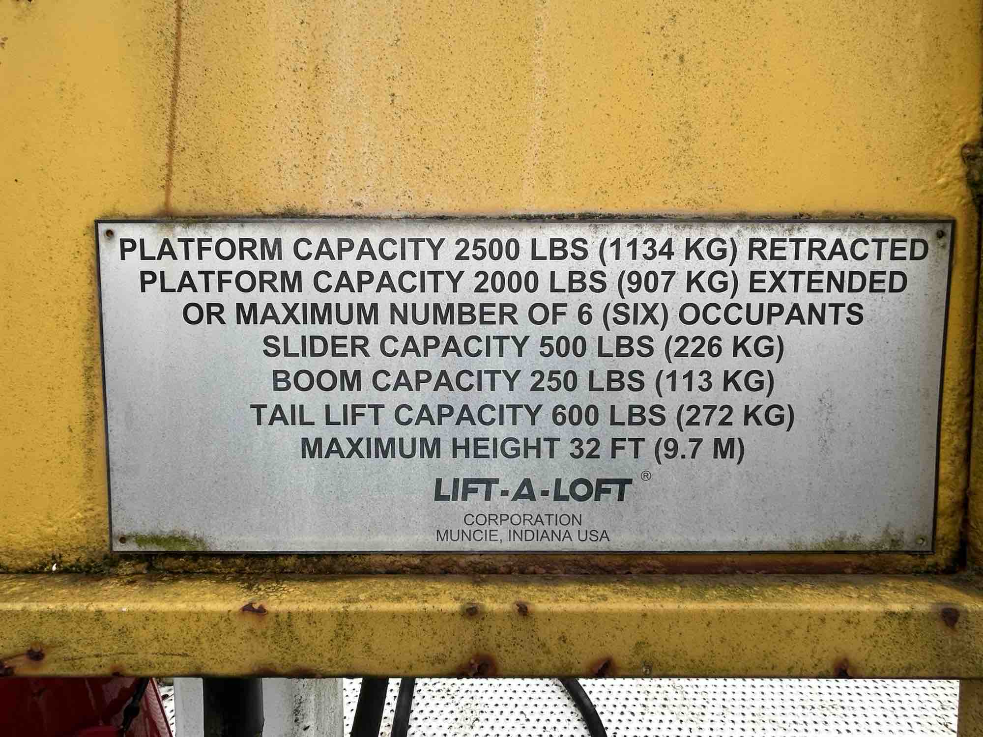 Iveco Euro Cargo 150/E21 Aircraft : Maintenance Lift