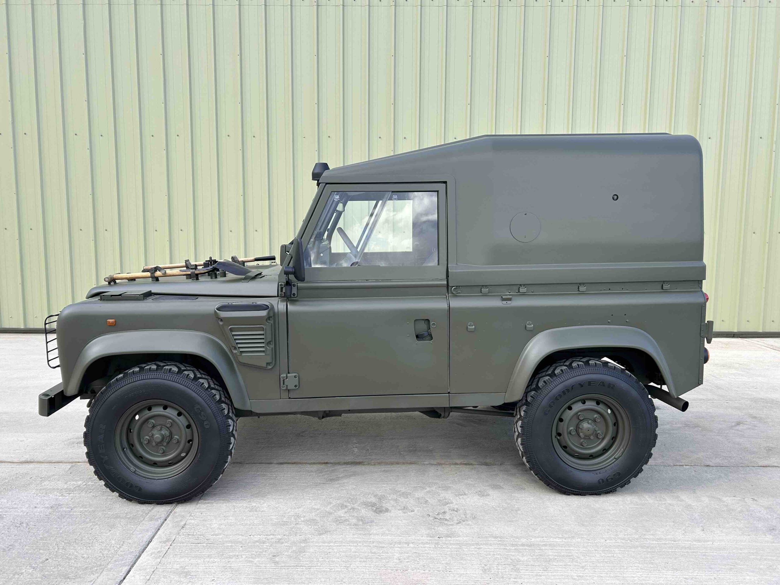 Land Rover TUL Wolf 90 2.5lt 300Tdi : Hard Top LHD - Witham Specialist ...