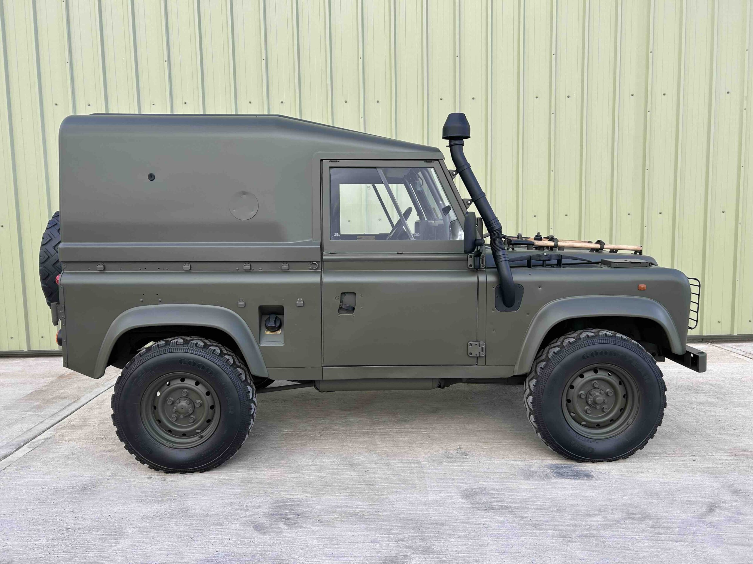 Land Rover TUL Wolf 90 2.5lt 300Tdi : Hard Top LHD - Witham Specialist ...
