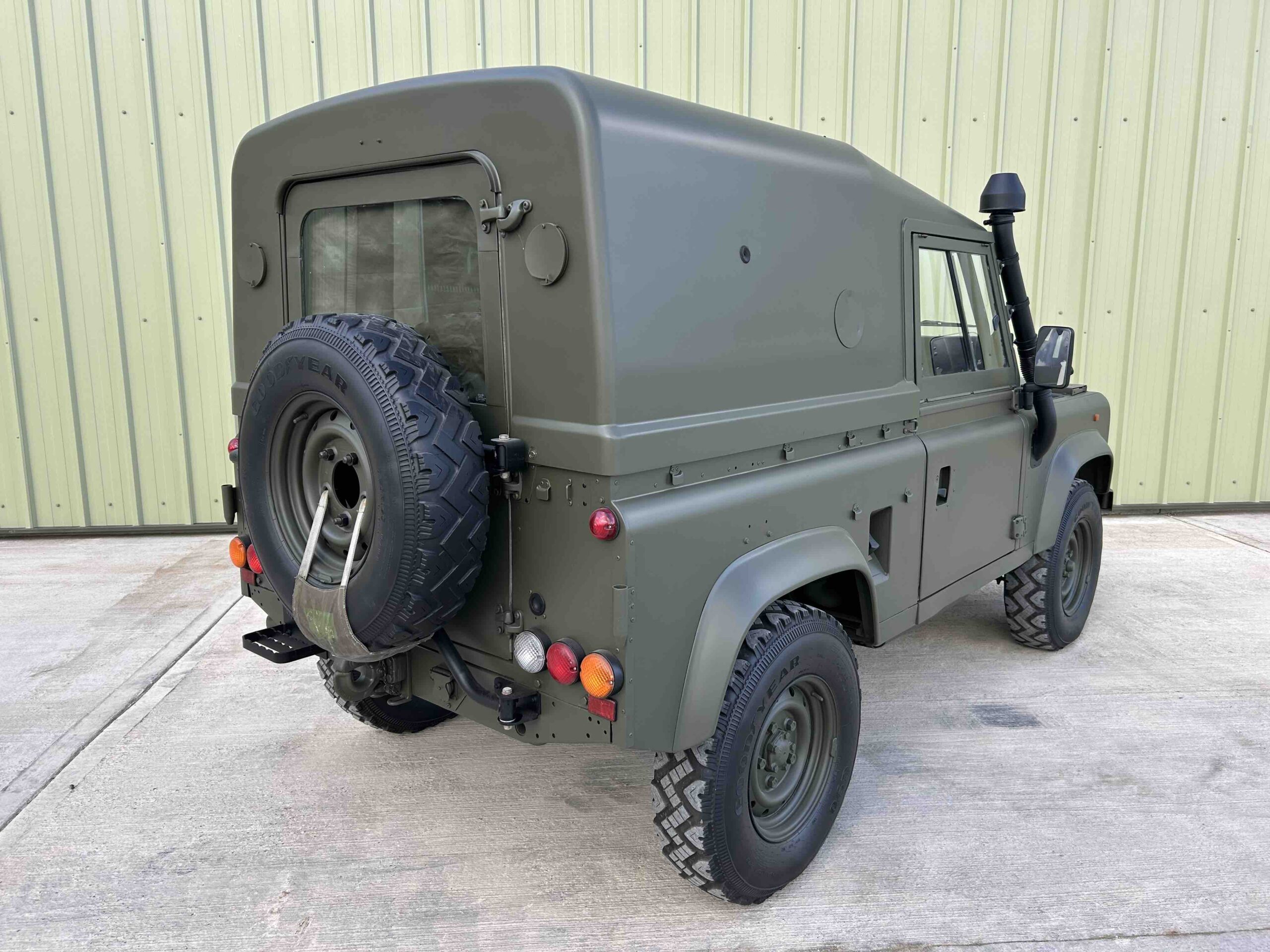 Land Rover TUL Wolf 90 2.5lt 300Tdi : Hard Top LHD - Witham Specialist ...