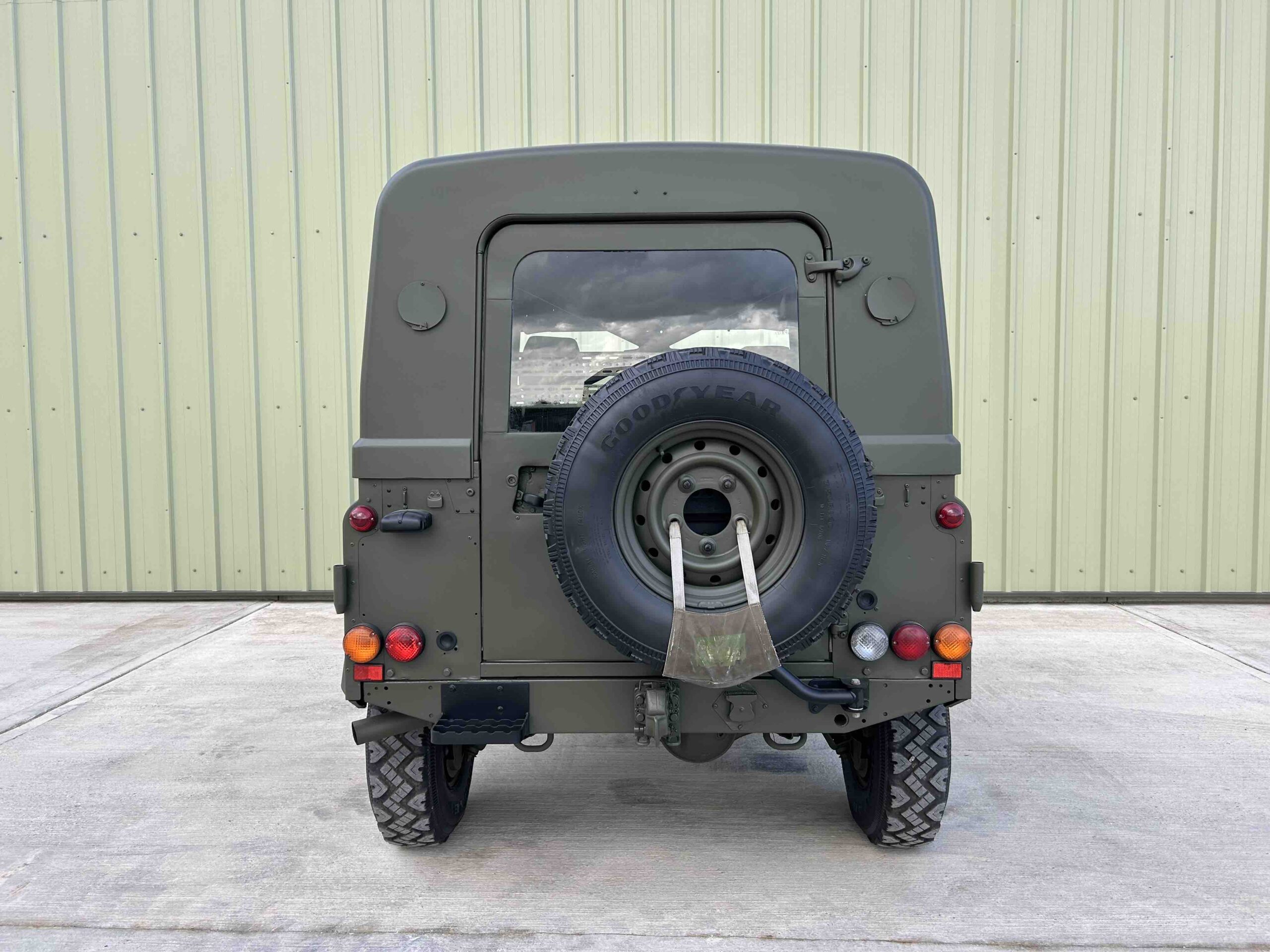 Land Rover TUL Wolf 90 2.5lt 300Tdi : Hard Top LHD - Witham Specialist ...