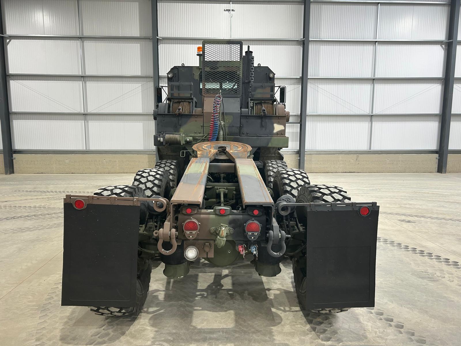 Oshkosh M1070 8x8 Heavy Equipment Transporter System (HETS)