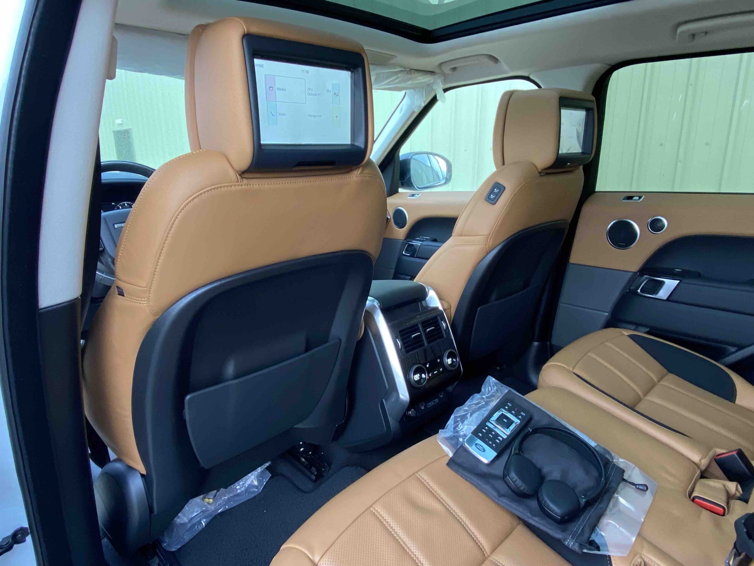 Range Rover: Sport HSE Dynamic Black LHD | Witham Specialist