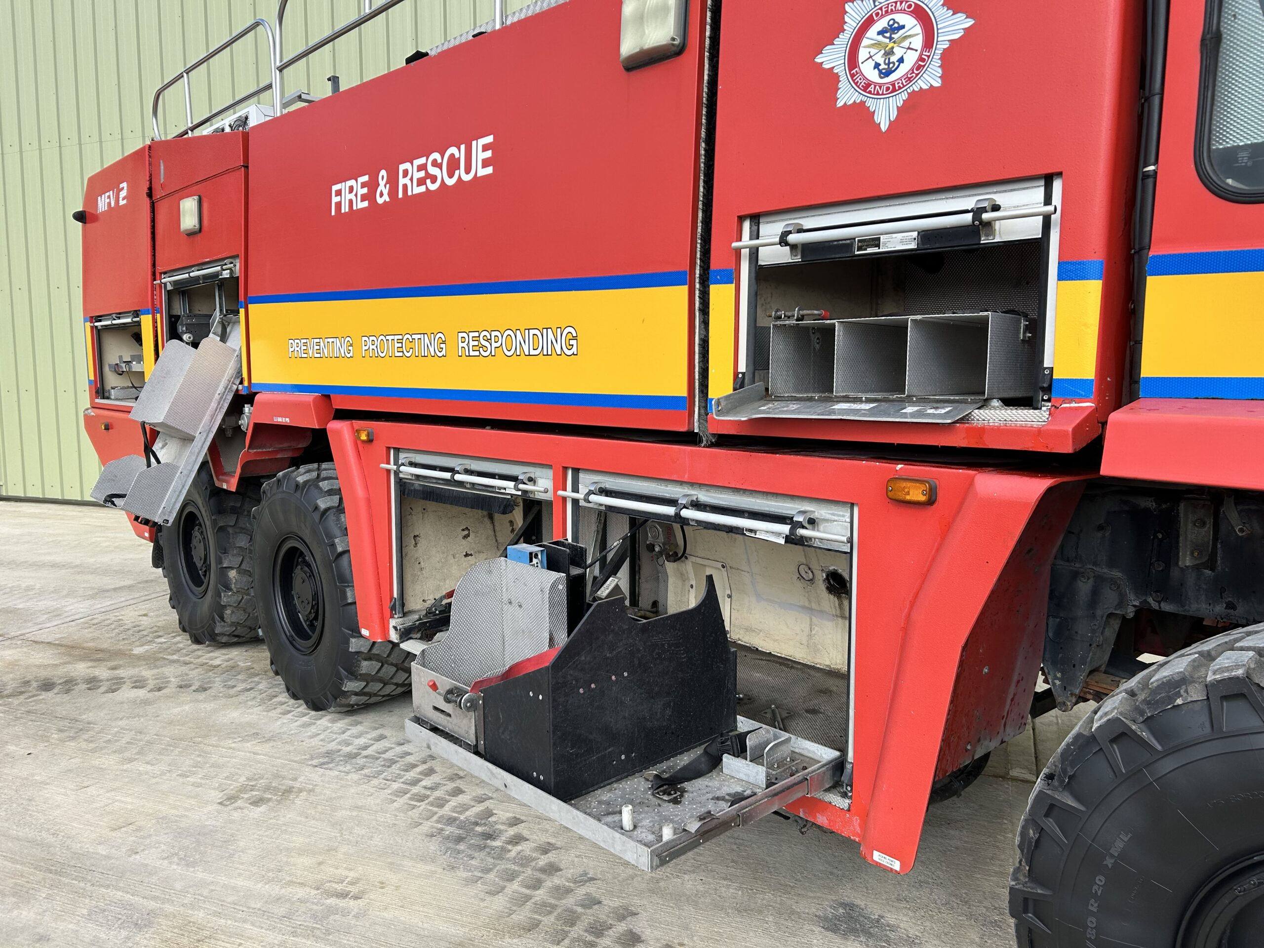 Unipower 6 x 6 MFV2 Airport: Fire Fighting Appliance - Witham ...