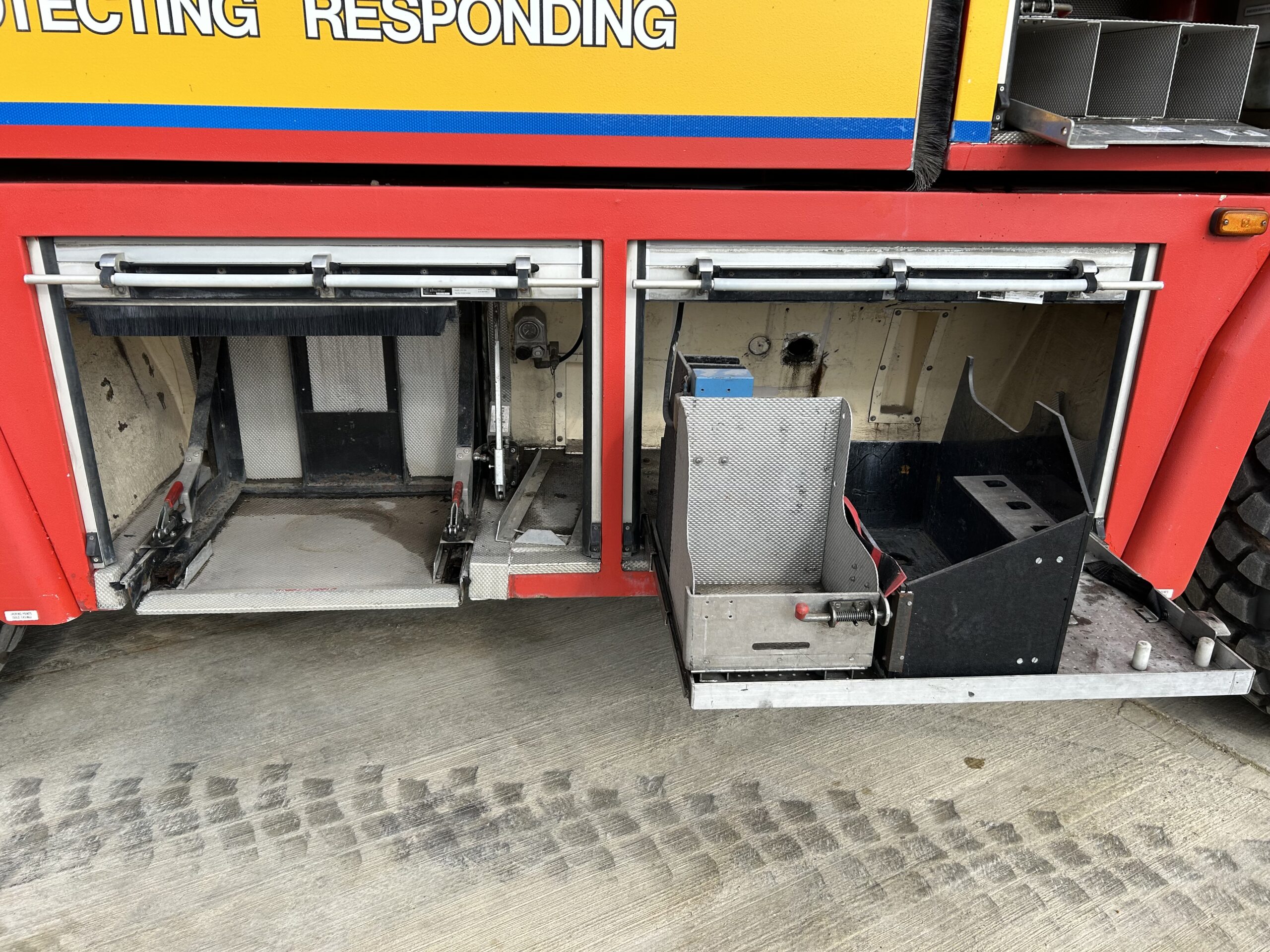 Unipower 6 x 6 MFV2 Airport: Fire Fighting Appliance - Witham ...