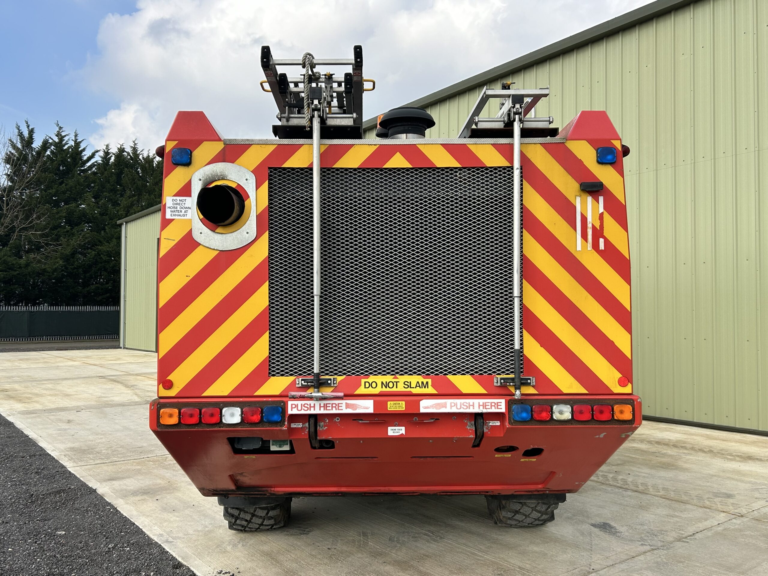 Unipower 6 x 6 MFV2 Airport: Fire Fighting Appliance - Witham ...