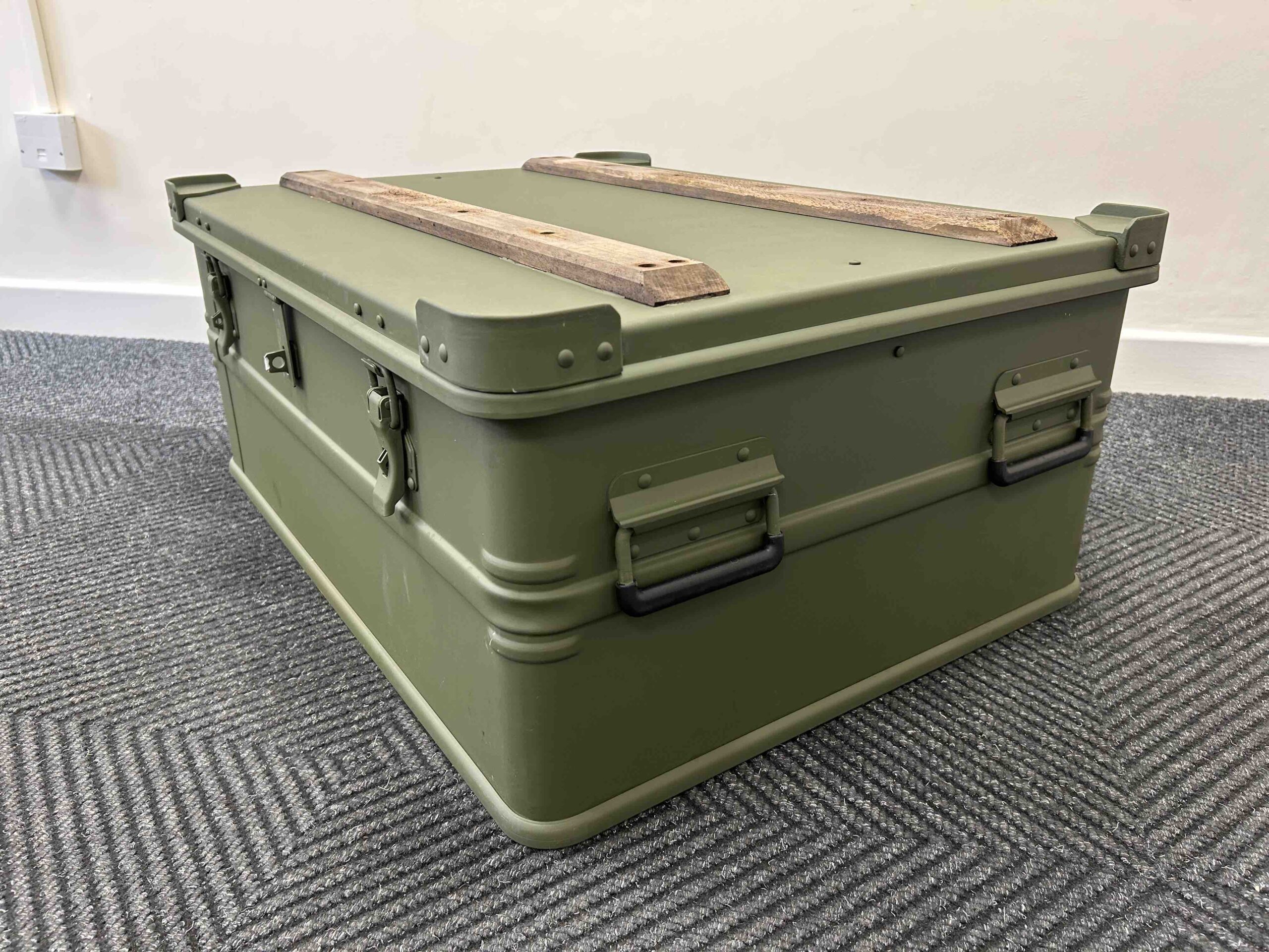 Zarges Y Container: Model 334009 Direct sales & actions of - - Witham ...